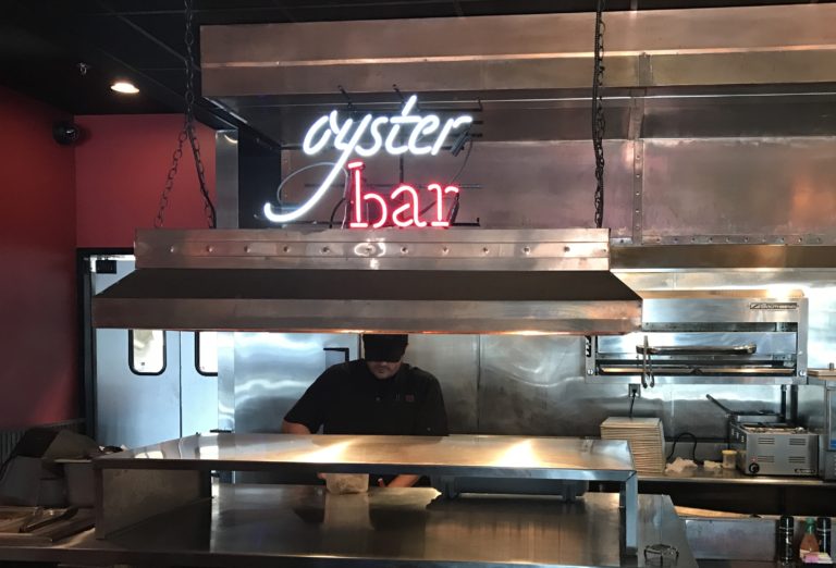 Half Shell Oyster House, Worth the Wait - DA' STYLISH FOODIE
