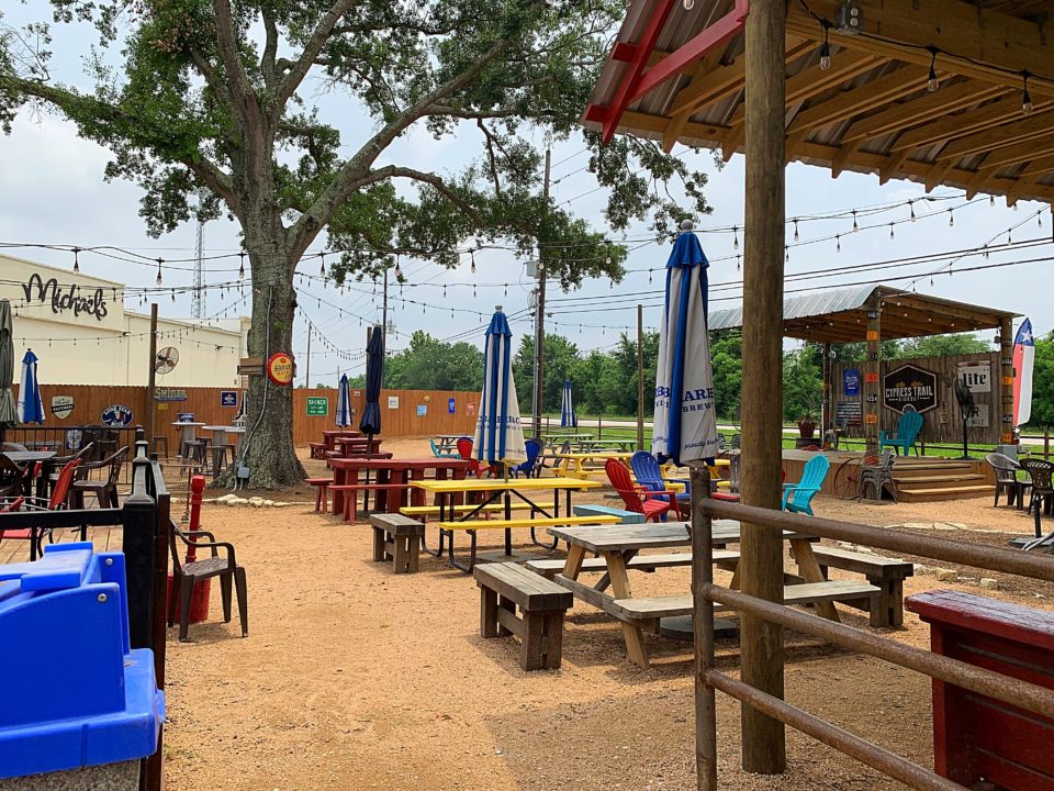Cypress Trail Hideout, Home of Pappa Charlie's BBQ - DA' STYLISH FOODIE