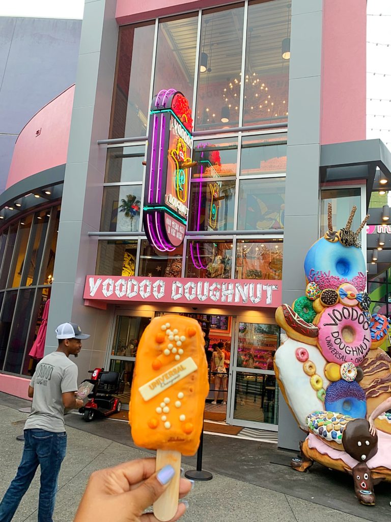 Voodoo Doughnuts Universal City Walk - DA' STYLISH FOODIE
